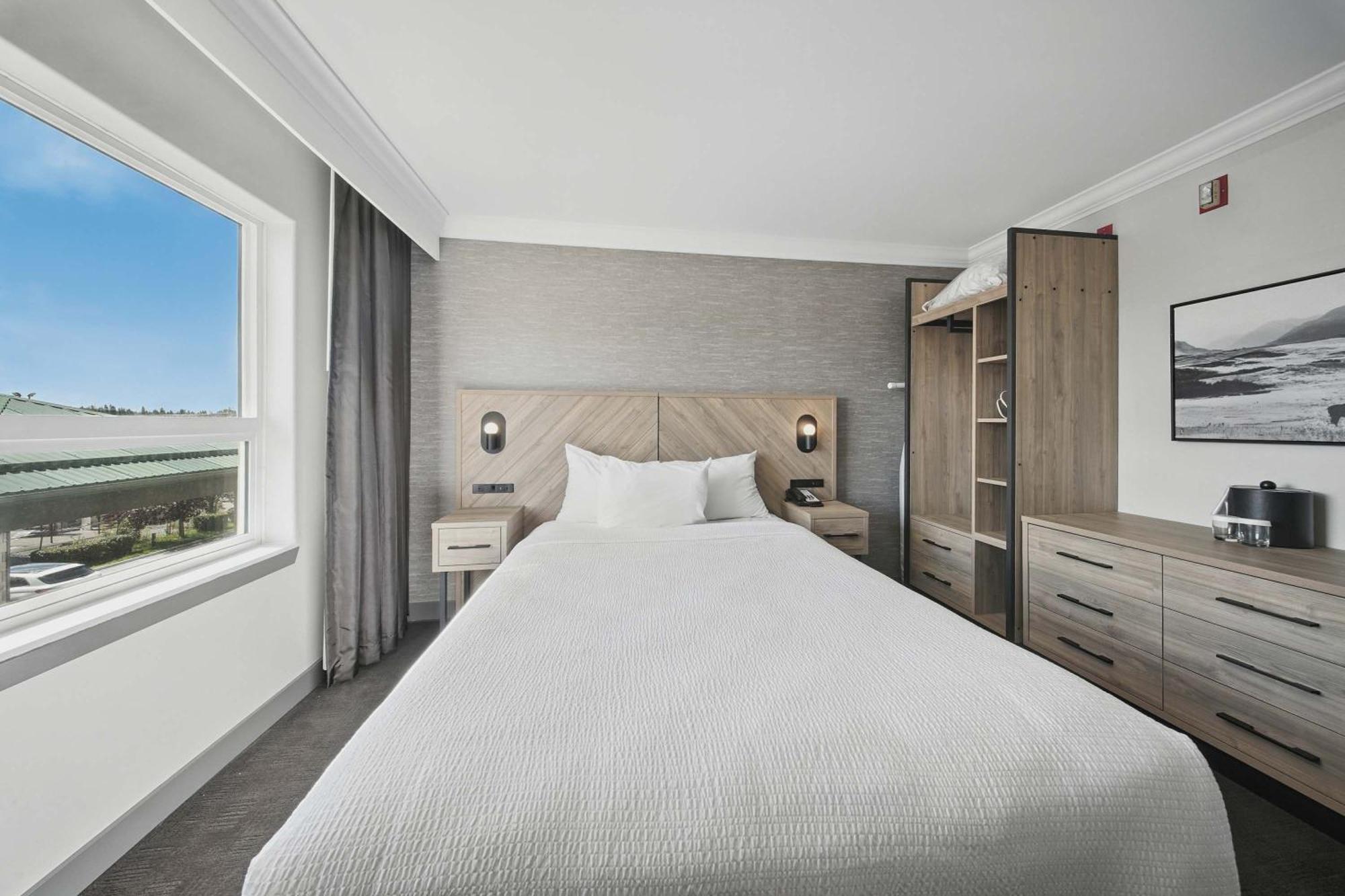 SANDMAN HOTEL RED DEER | ⋆⋆⋆ | CANADA | SEASON DEALS FROM $82