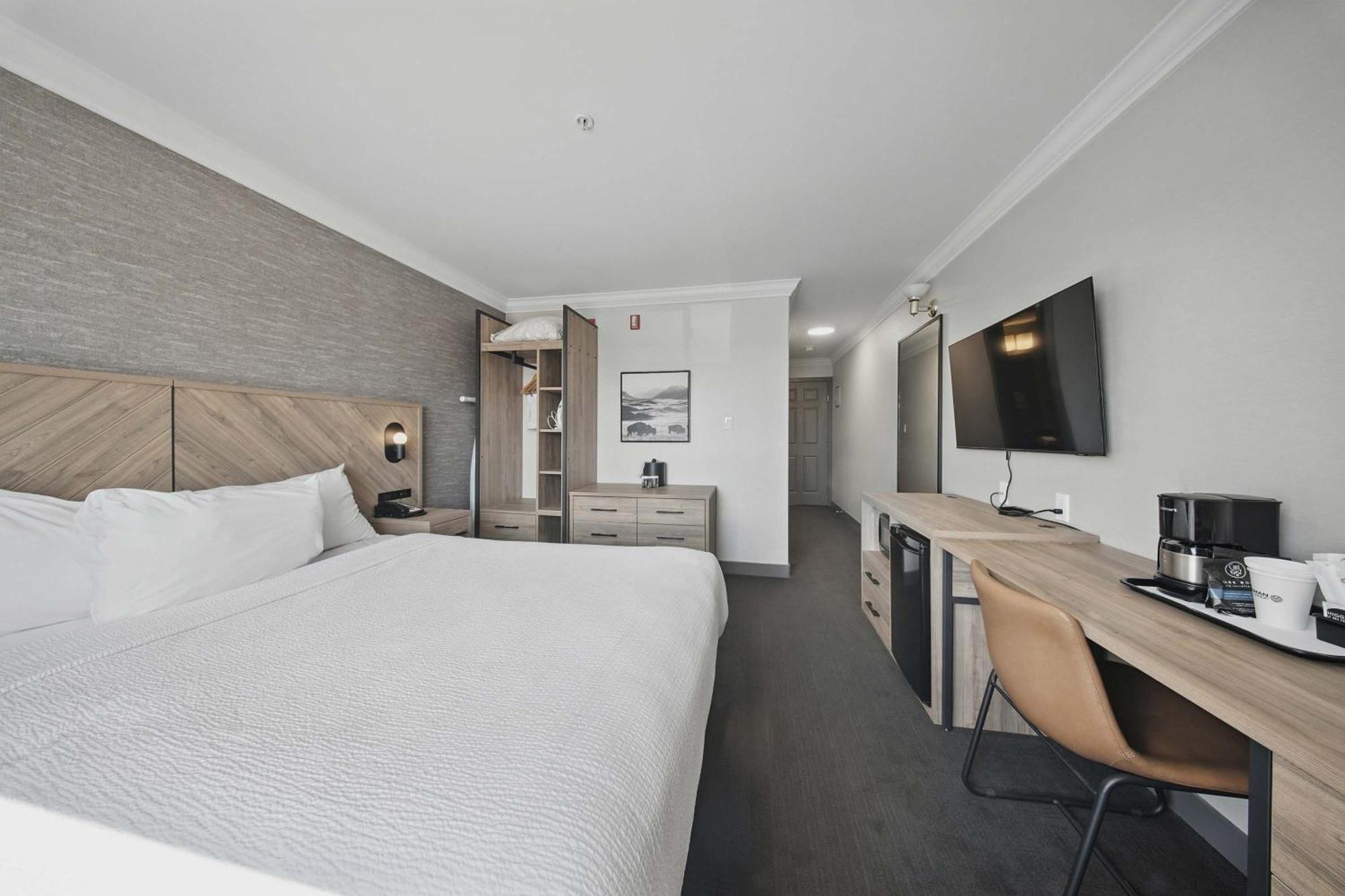SANDMAN HOTEL RED DEER | ⋆⋆⋆ | CANADA | SEASON DEALS FROM $82
