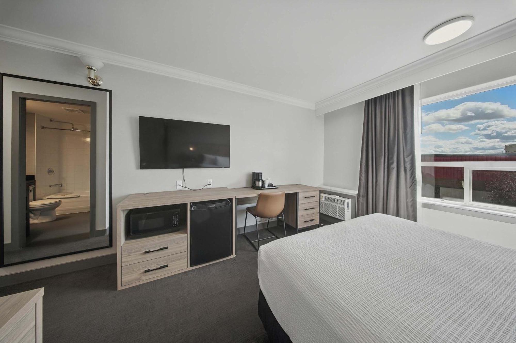 SANDMAN HOTEL RED DEER | ⋆⋆⋆ | CANADA | SEASON DEALS FROM $82