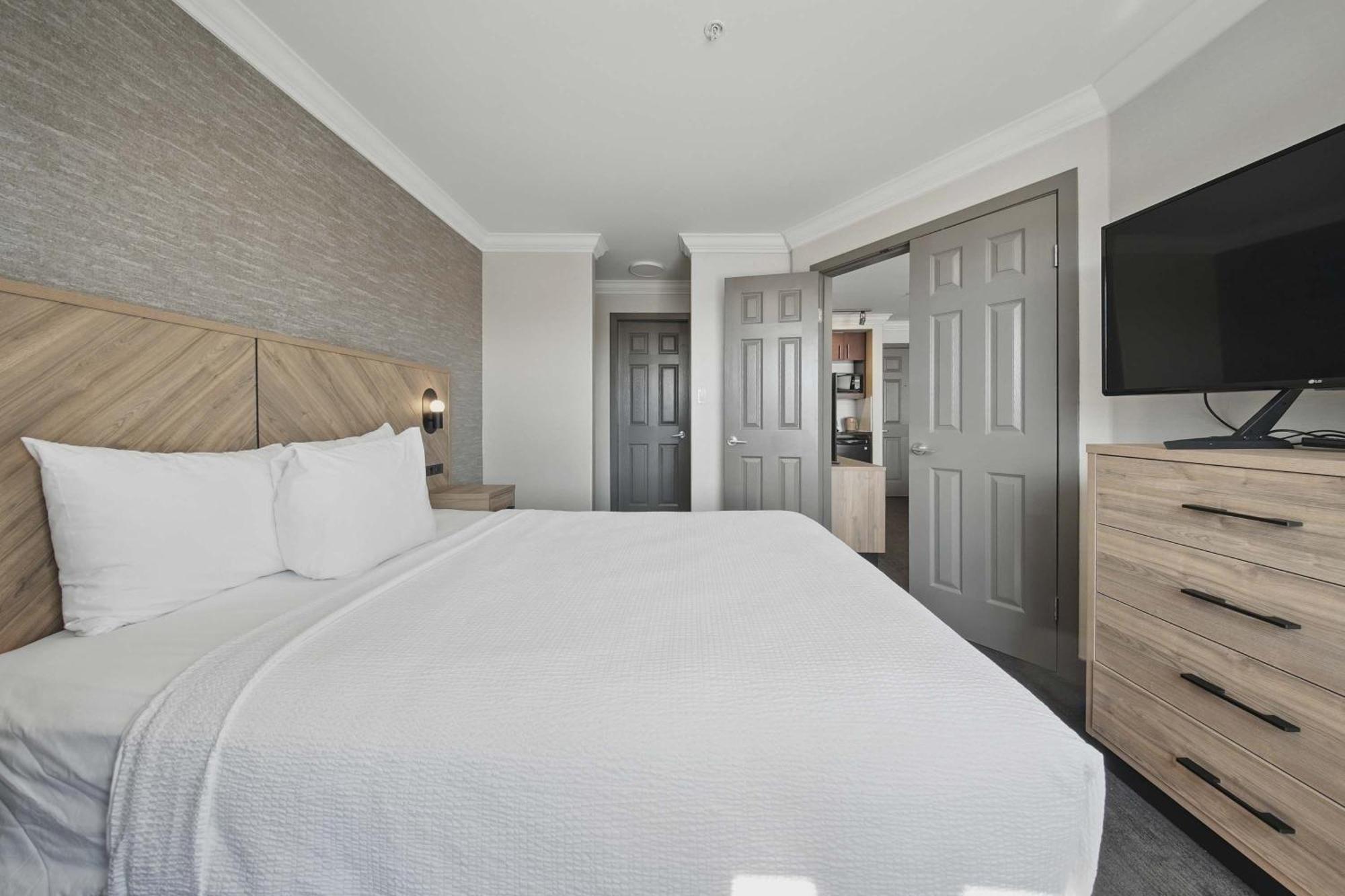 SANDMAN HOTEL RED DEER | ⋆⋆⋆ | CANADA | SEASON DEALS FROM $82